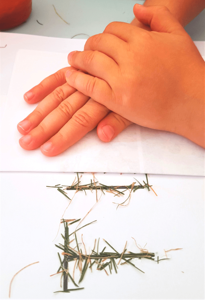 Activité collage avec graines et épices – La récré de Maman Pirouette